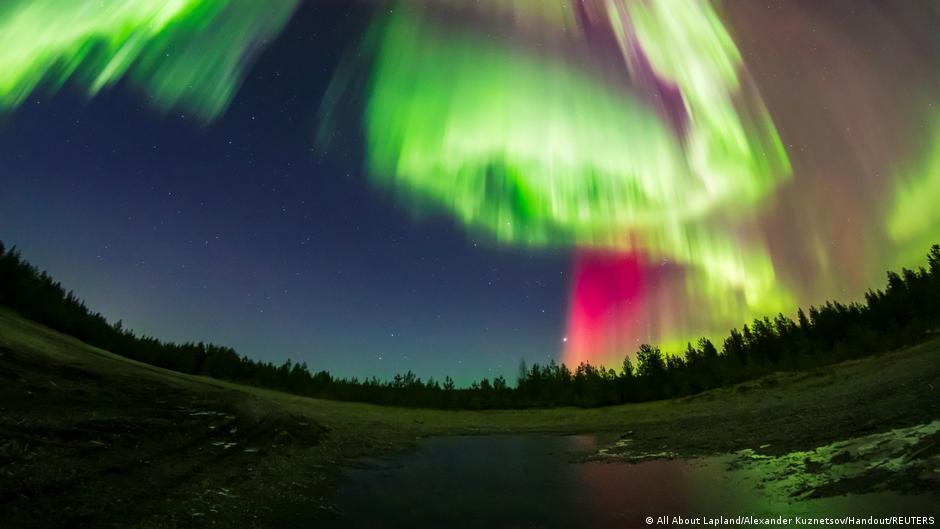 Northern lights deliver colorful night sky spectacle – DW – 10/09/2024