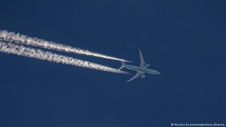 Why we should care about airplane contrails – DW – 10/18/2024