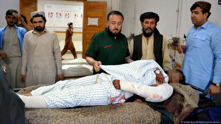 اجساد ۷ شهروند افغانستان به خانواده های‌شان سپرده شدند Dw ۱۴۰۳ ۷ ۲۲