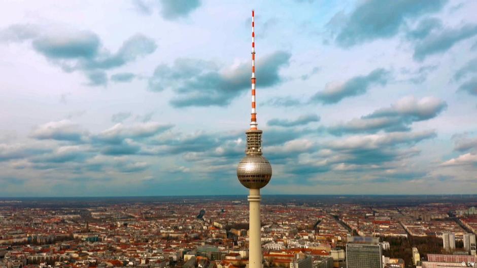 Happy Birthday: Berlin's iconic TV tower turns 55 – DW – 10/12/2024