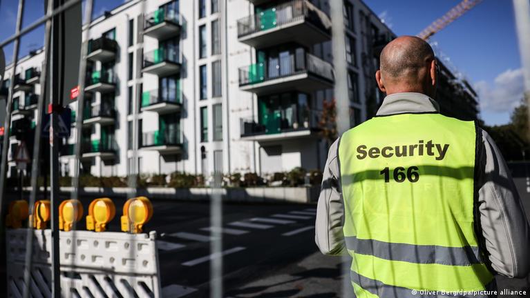 Germany: Large WWII bomb detonated in Cologne – DW – 10/11/2024