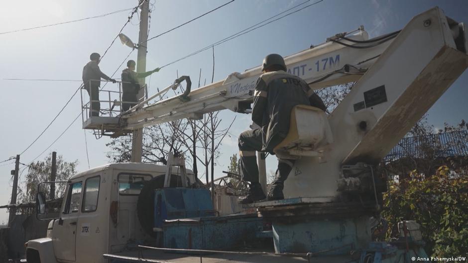 Trying to live a normal life in Ukraine's Nikopol – DW – 10/14/2024