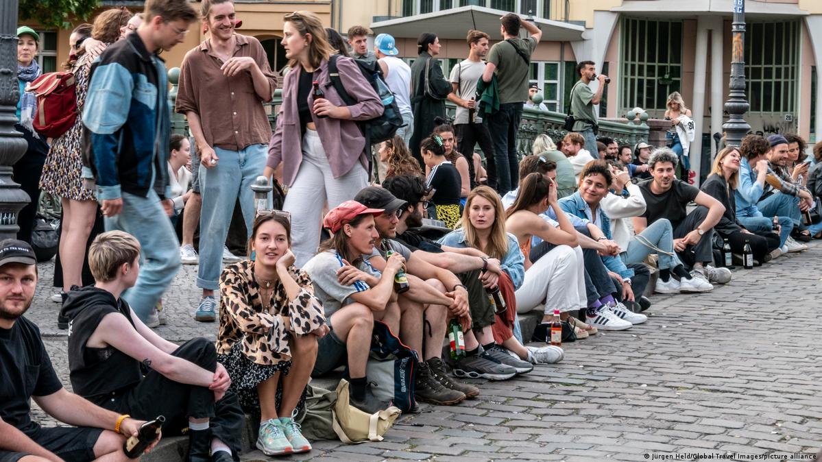 شباب ألمانيا يختارون كلمتهم لعام 2024.. فما هي؟ – DW – 2024/10/19