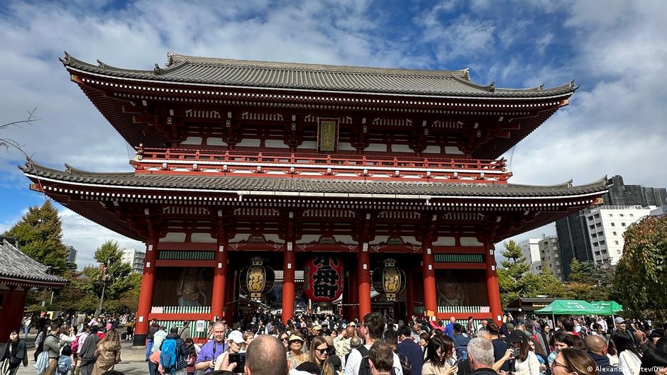 Can Japan solve its growing overtourism crisis? – DW – 02/10/2025