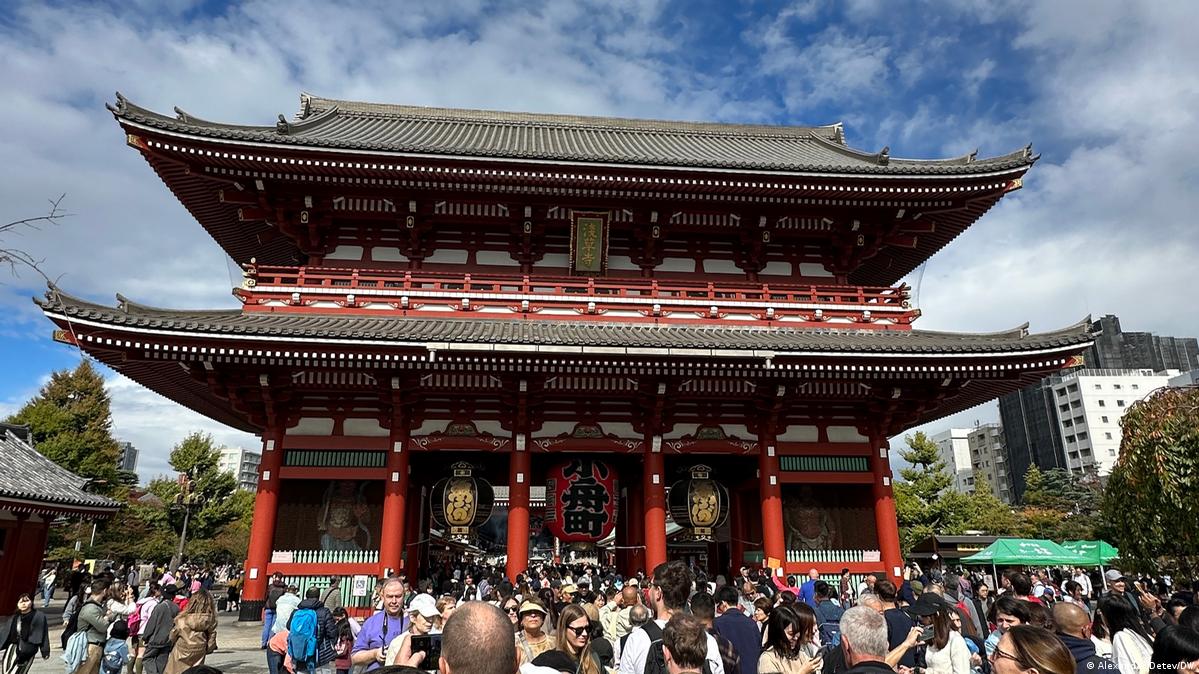 Can Japan solve its growing overtourism crisis? – DW – 02/10/2025