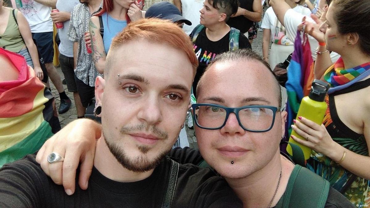 Gay Russo-Belarusian couple seeks asylum in Bulgaria – DW – 10/26/2024