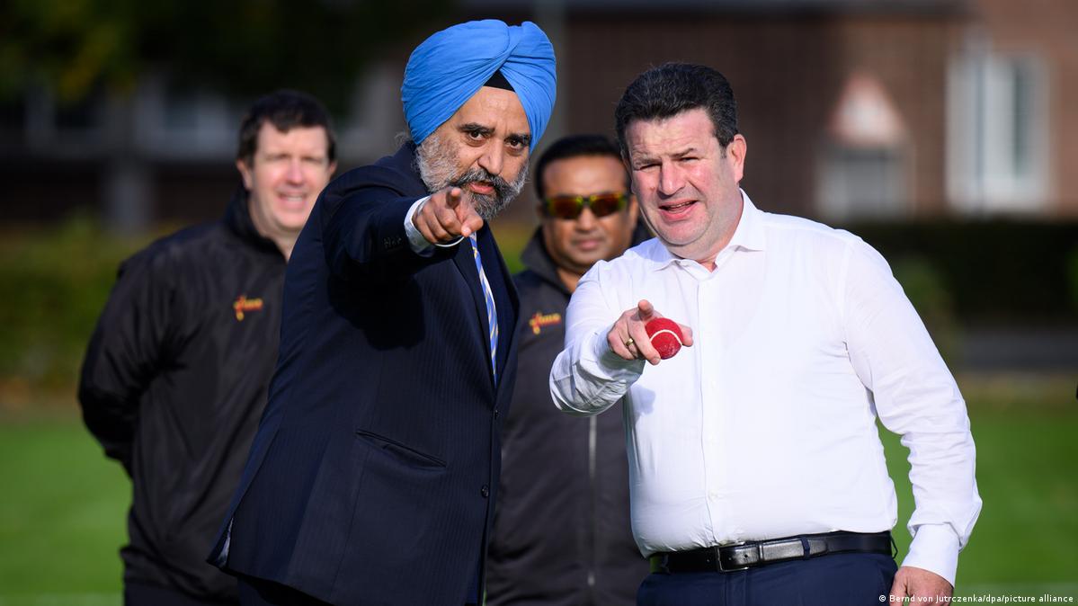 Germany takes steps to attract skilled Indian workers – DW – 10/16/2024