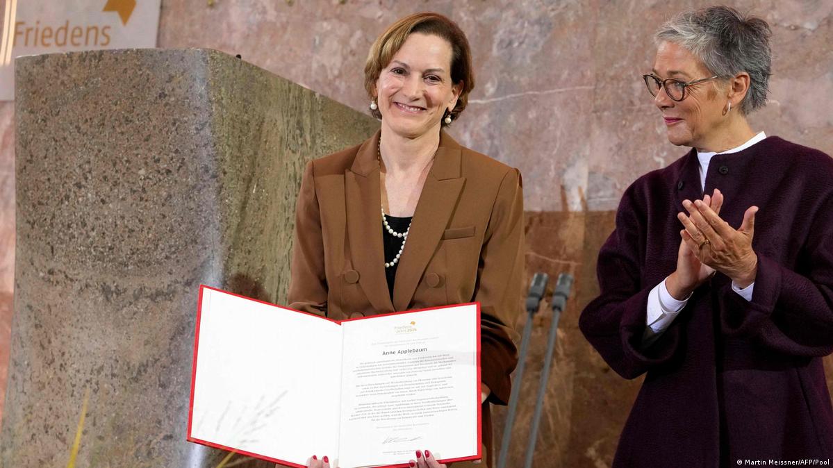 Friedenspreis für Anne Applebaum: Stimme gegen Autokratie – DW – 20.10.2024
