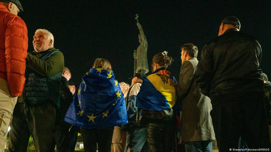 Tesno u Moldaviji: „Bande“ i kupovina glasova – DW – 22. 10. 2024.
