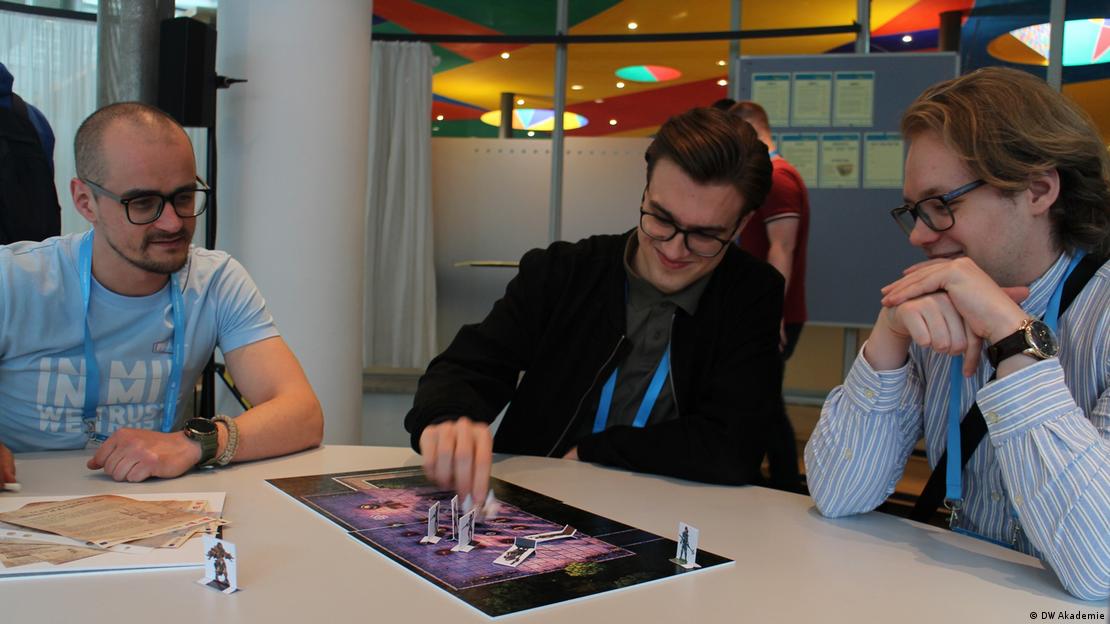 Using MIL games to reach young Ukrainians with sensitivity