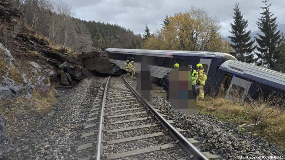 Norway train derails on north coast
