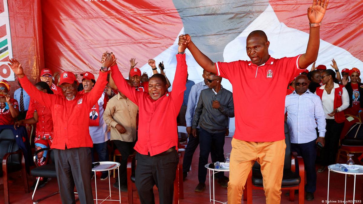 Joaquim Chissano abre a porta a "talentos" fora da FRELIMO – DW – 24/12 ...