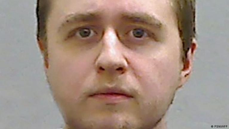 Online predator gets life in UK's biggest 'catfishing' case – DW – 10 ...