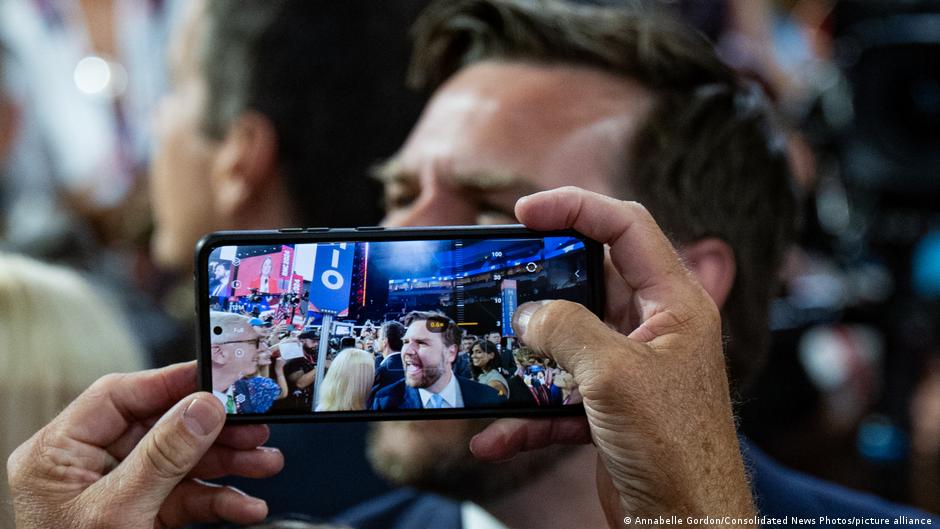 美媒揭中国“盐台风”黑客行动 特朗普顾问通话遭截 – DW – 2024年10月28日