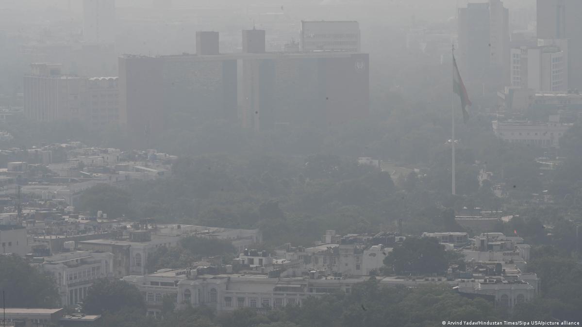 India: Diwali fireworks renew air pollution debate in Delhi – DW – 10 ...