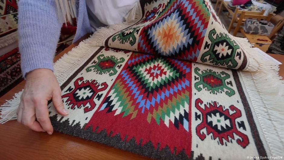 Serbian rug seeks global cultural heritage status – DW – 01/10/2025