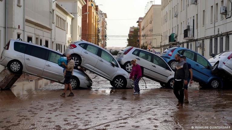 Valencia residents say flood warnings came late – DW – 11/01/2024