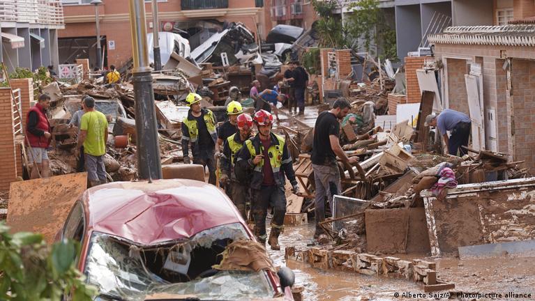 Death toll from floods in Spain is now over 200 – DW – 11/01/2024