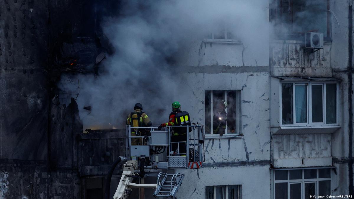 Ukraine updates: Dozens wounded in strike on Kyiv