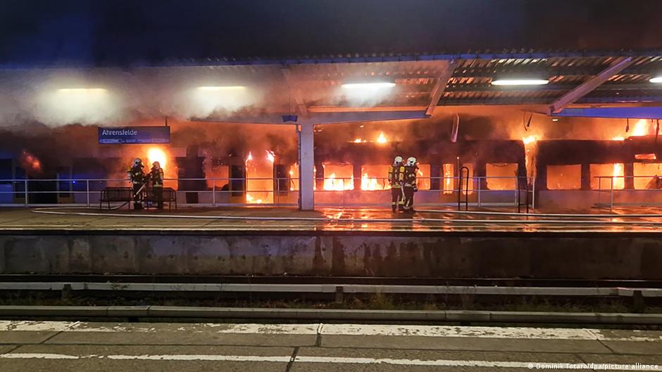 Berlin: Large fire destroys passenger train, cause unclear