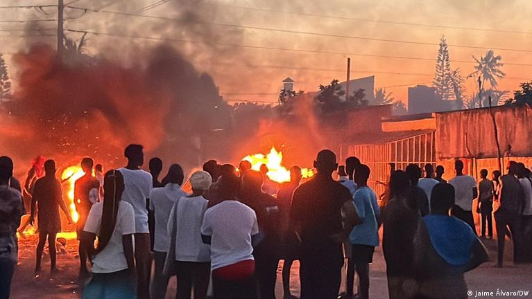 Moçambique: Ativista propõe diálogo ou anulação das eleições – DW – 04 ...