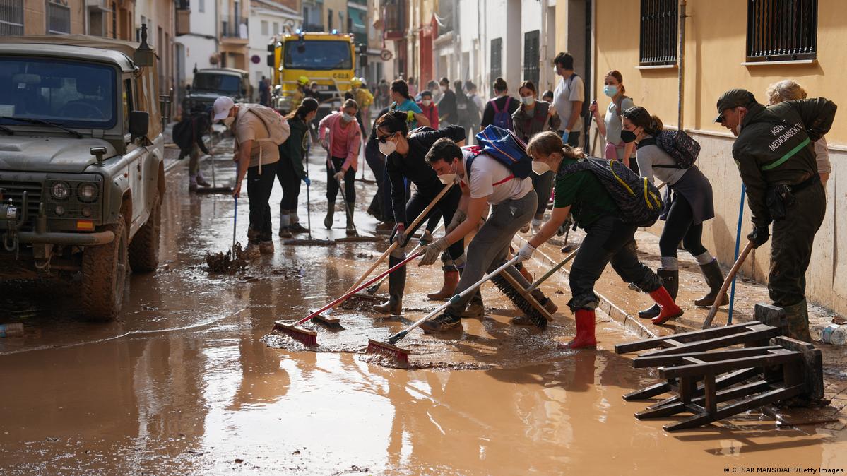 Flood disaster in Spain: Cleaning up after the nightmare – DW – 11/05/2024