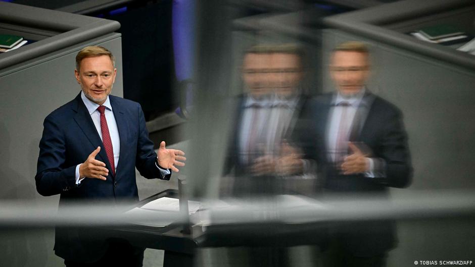 Germany: FDP hatched plan to quit ruling coalition — reports – DW – 11 ...