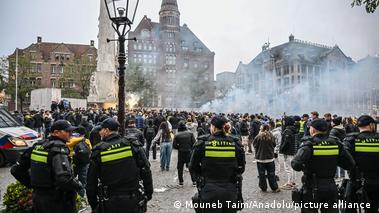 Dutch coalition survives crisis talks over offensive remarks – DW – 11 ...