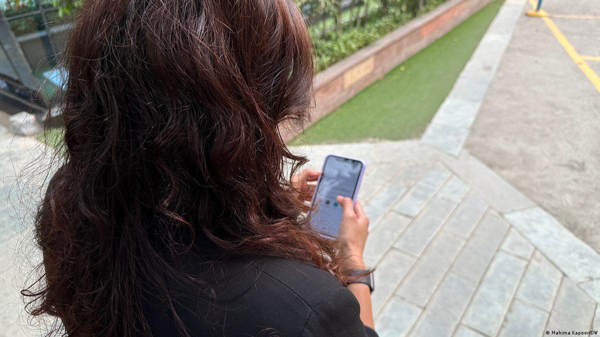 India: Govt order for pre-installed state app faces backlash – DW – 12 ...