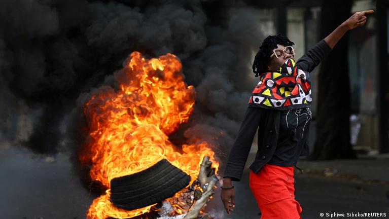 Mozambique protests: Army deployed, HRW highlight death toll – DW – 11 ...