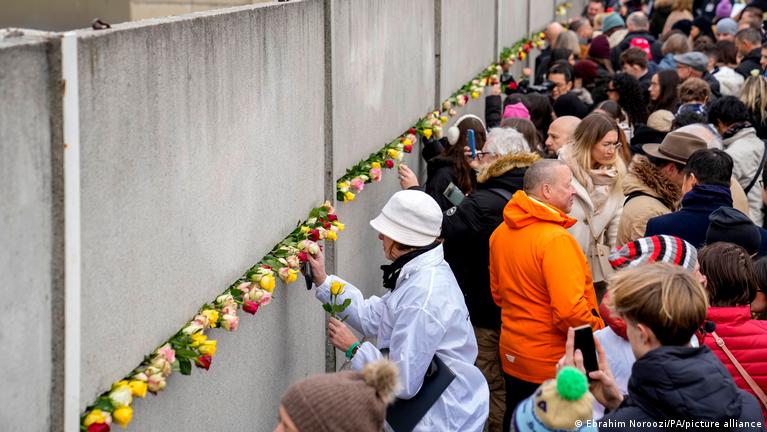 Germany commemorates 35 years since fall of Berlin Wall