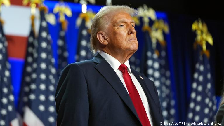 Tramp postaje moćniji nego što su to hteli osnivači SAD – DW – 24. 11 ...