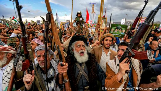 Jemen: Erpressen die Huthi internationale Reedereien? – DW – 14.11.2024