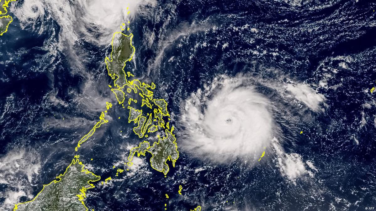 Super Typhoon Man-yi makes landfall in east Philippines – DW – 11/16/2024