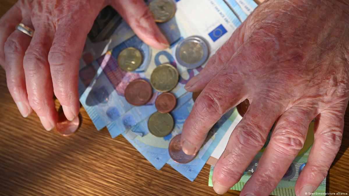 Germany: More than 3 million pensioners at risk of poverty