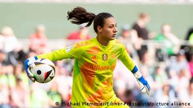 Bayern Munich's Mala Grohs diagnosed with malignant tumor – DW – 11/16/2024