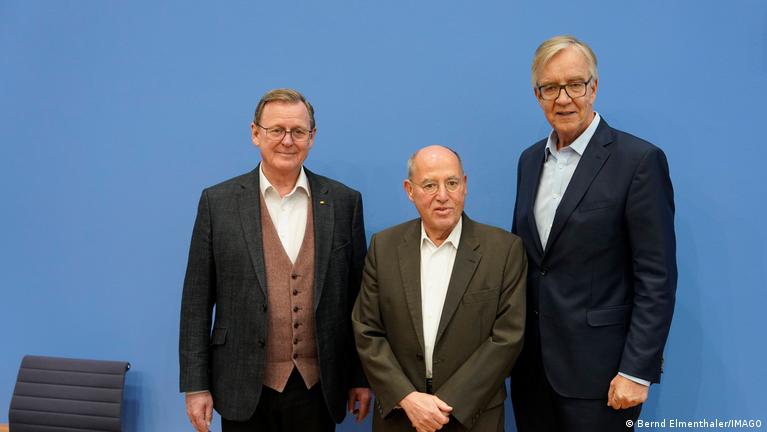Germany: How three old men hope to save the Left Party