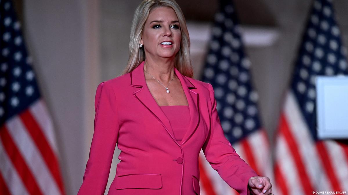 Senado de EE.UU. confirma a Pam Bondi como fiscal general – DW – 05/02/2025