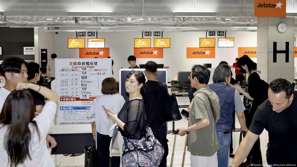 Japanese companies react to rise in rude, abusive customers – DW – 11 ...