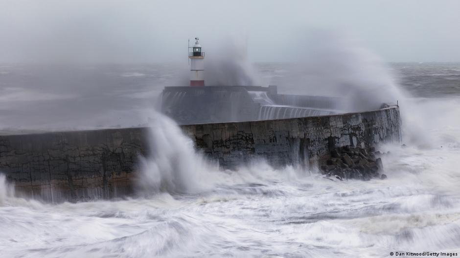 Tormenta "Darragh" causa alerta y cierre de aeropuertos – DW – 06/12/2024