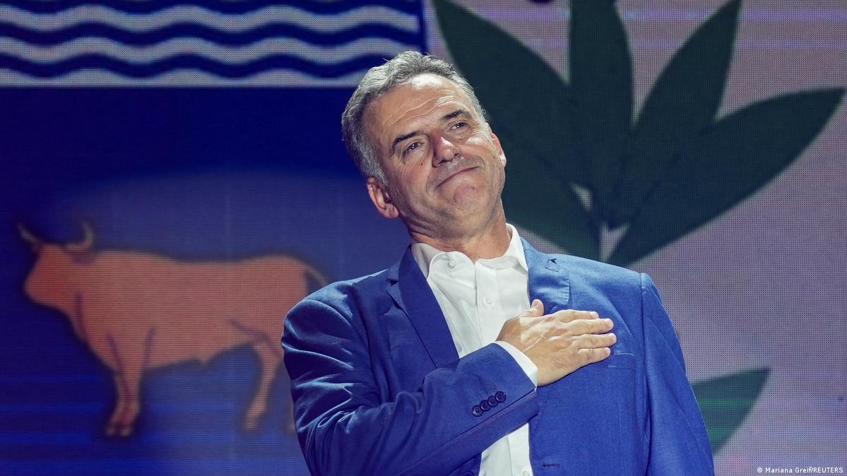El izquierdista Yamandú Orsi ganó elecciones en Uruguay – DW – 25/11/2024