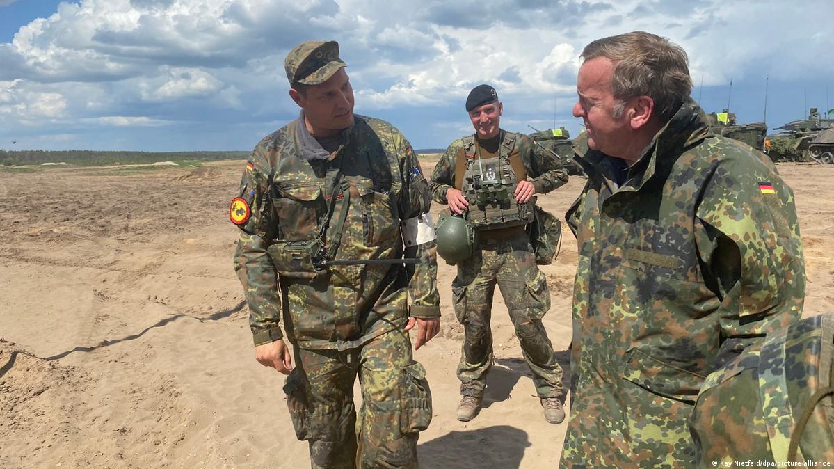 Germany needs up to 60,000 more troops, says defense chief