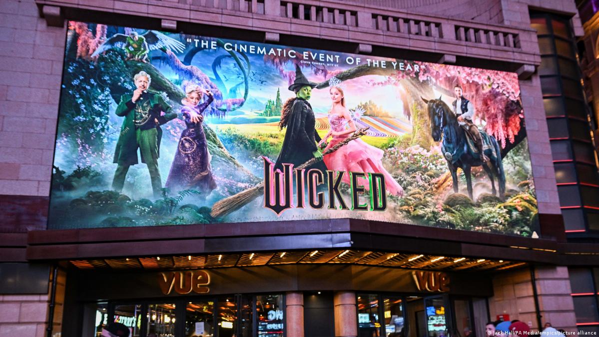 "Wicked", el tercer estreno más potente de 2024 en cines – DW – 25/11/2024