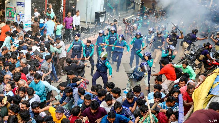Bangladesh communal tensions grow amid Hindu protests – DW – 11/29/2024