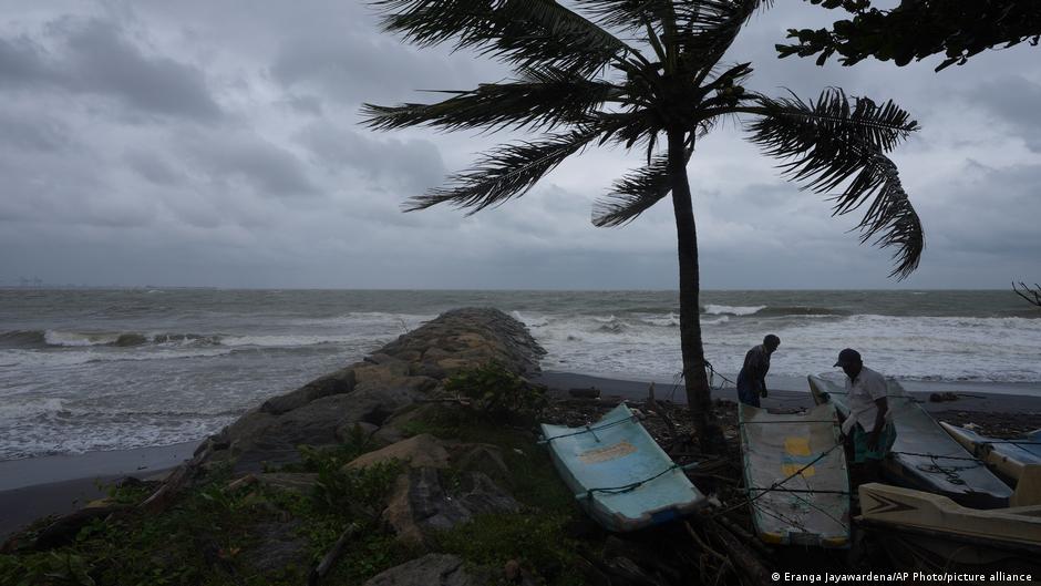 Sri Lanka: Several dead as storm causes floods, landslides – DW – 11/28/2024
