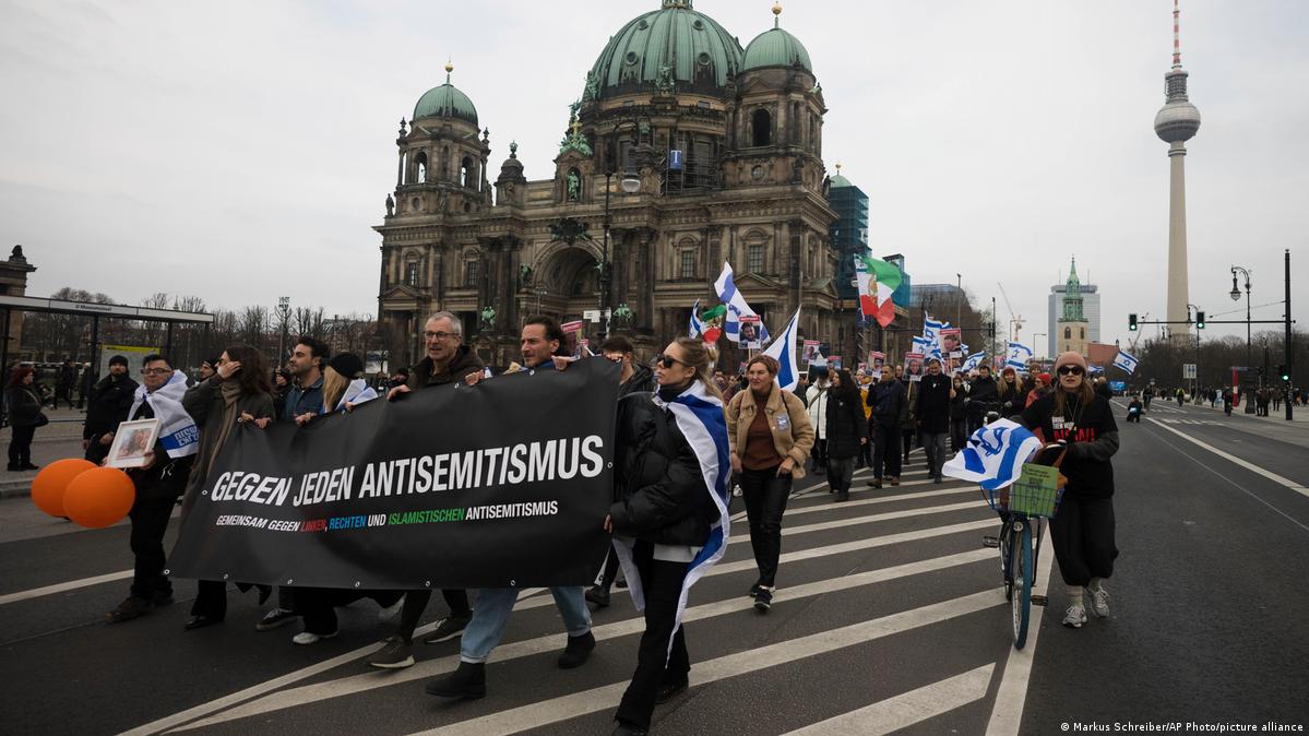 Germany: Antisemitic incidents in Berlin rise sharply – DW – 11/28/2024