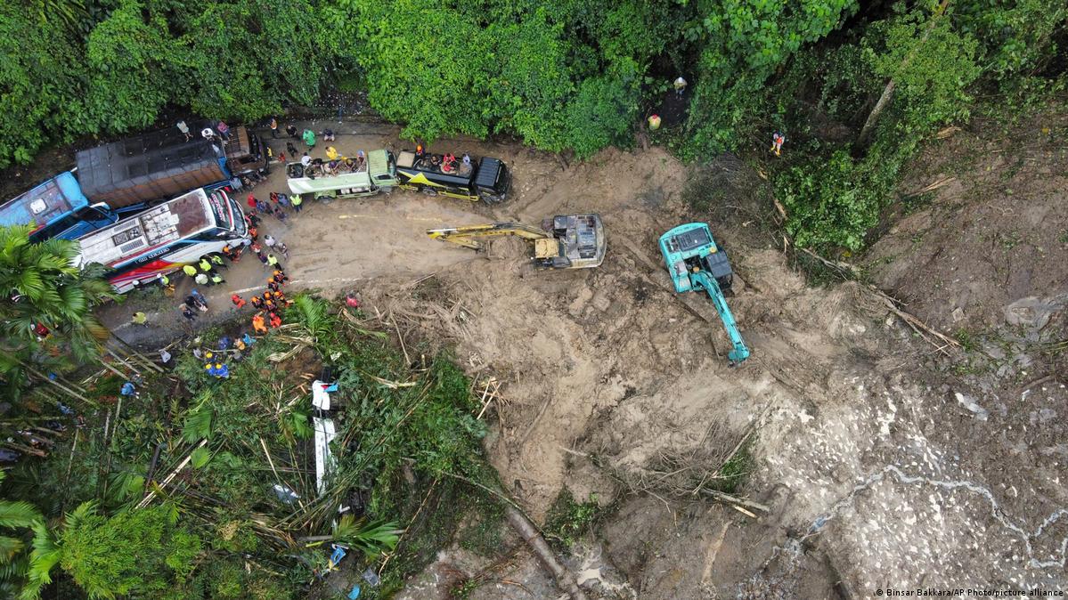Indonesia: Floods, landslides kill 31 in North Sumatra – DW – 11/29/2024