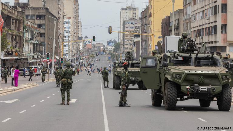 Protestos: Polícia moçambicana ainda não recuperou imagem – DW – 22/10/2025