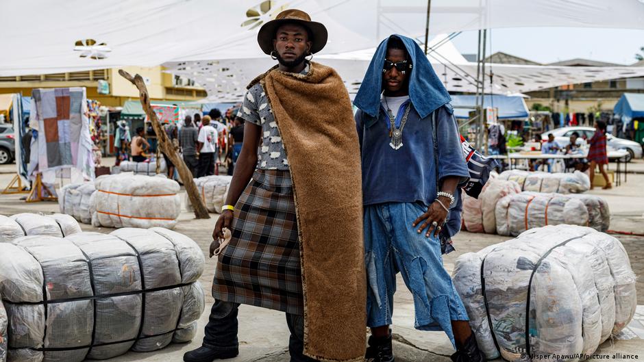 Ghana's designers fight fast fashion waste – DW – 12/07/2024