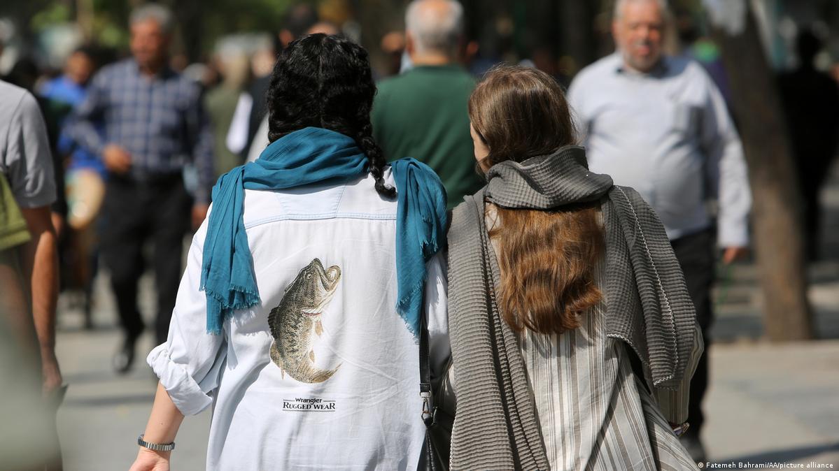 Ιράν: Ο αγώνας για αλλαγή είναι γένους θηλυκού – DW – 08/03/2025